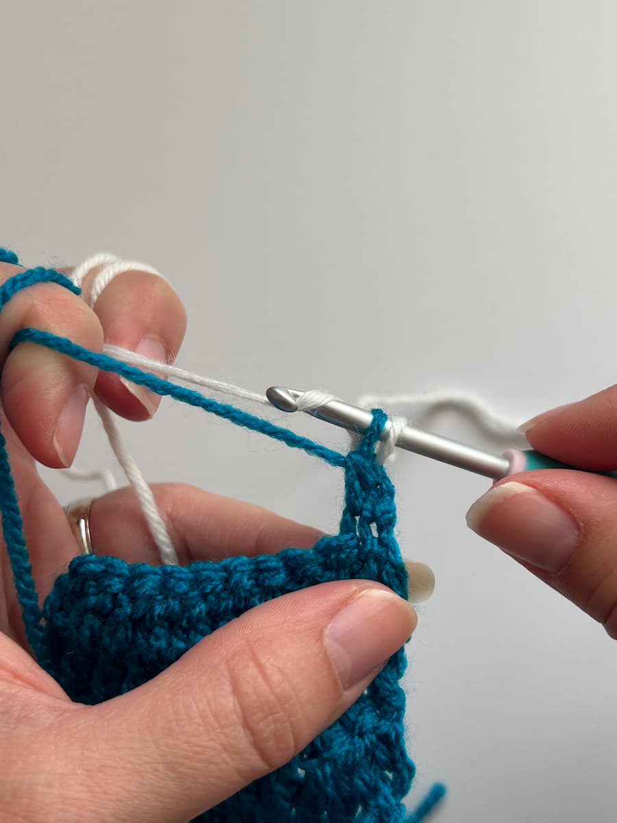 Easy Crochet Color Change To Create A Sharp Edge - Blue Star Crochet