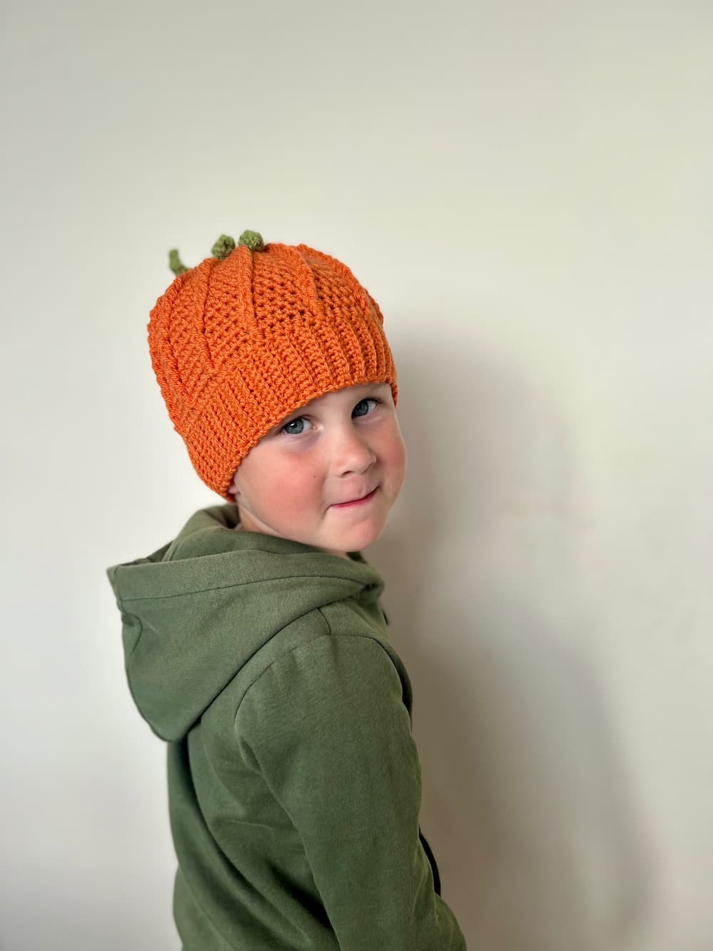 Free Easy Crochet Pumpkin Hat Pattern in 9 Sizes & Video - Blue Star ...